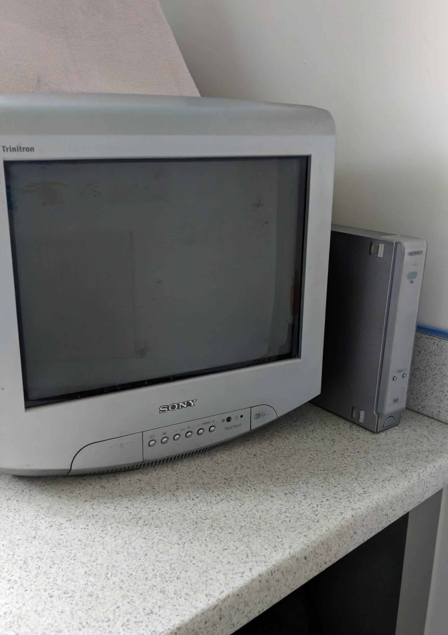 Sony Trinitron CRT with Sony free view box in M9 Manchester for £10.00 ...
