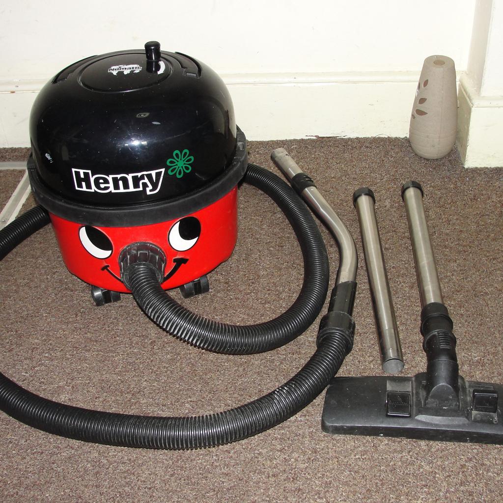 Henry Hoover (HVR 200A) 2-speed 1200W in E10 London für 55,00 £ zum ...