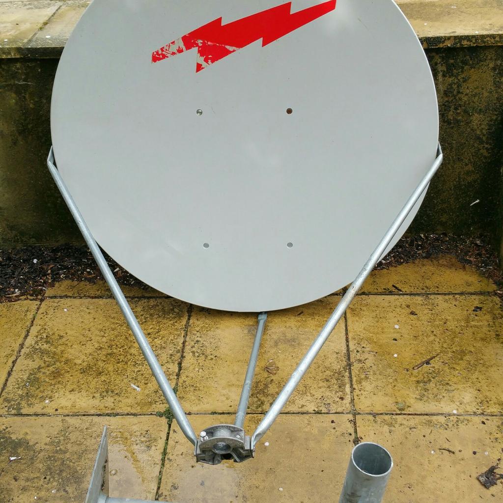 Channel Master satellite dish + wall mount in NW4 Barnet for £30.00 for ...