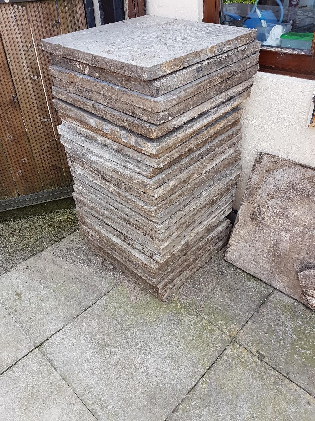 2x2 concrete slabs. in WS8 Walsall für 40,00 £ zum Verkauf | Shpock DE