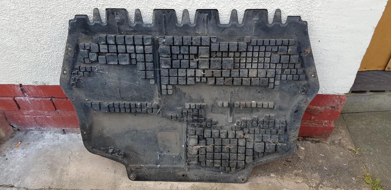 Mk5 golf/ vw touran under engine cover in B71 Sandwell für 5,00 £ zum ...