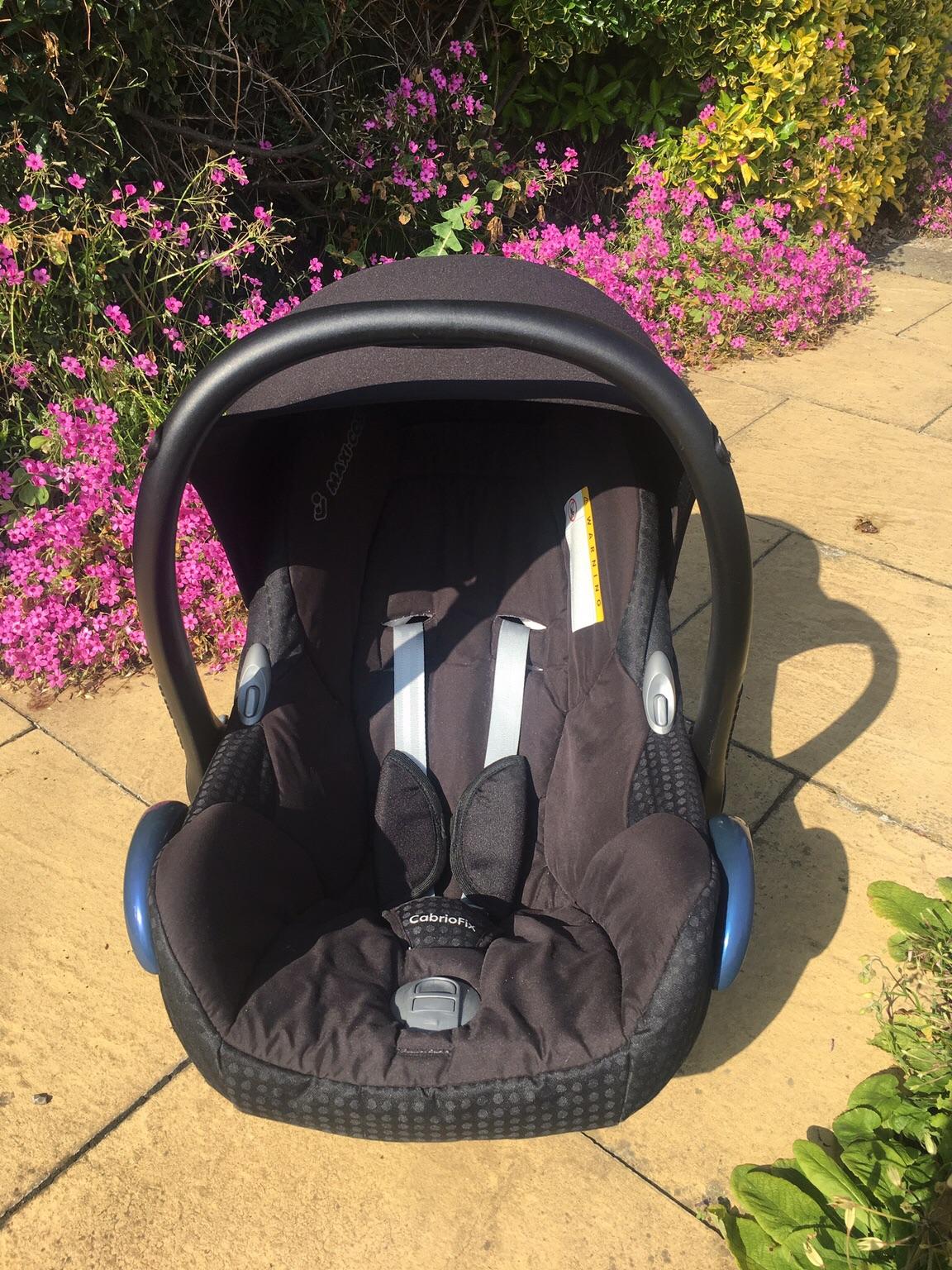 Maxi cosy car seat with isofix base in Braintree für 40,00 £ zum ...
