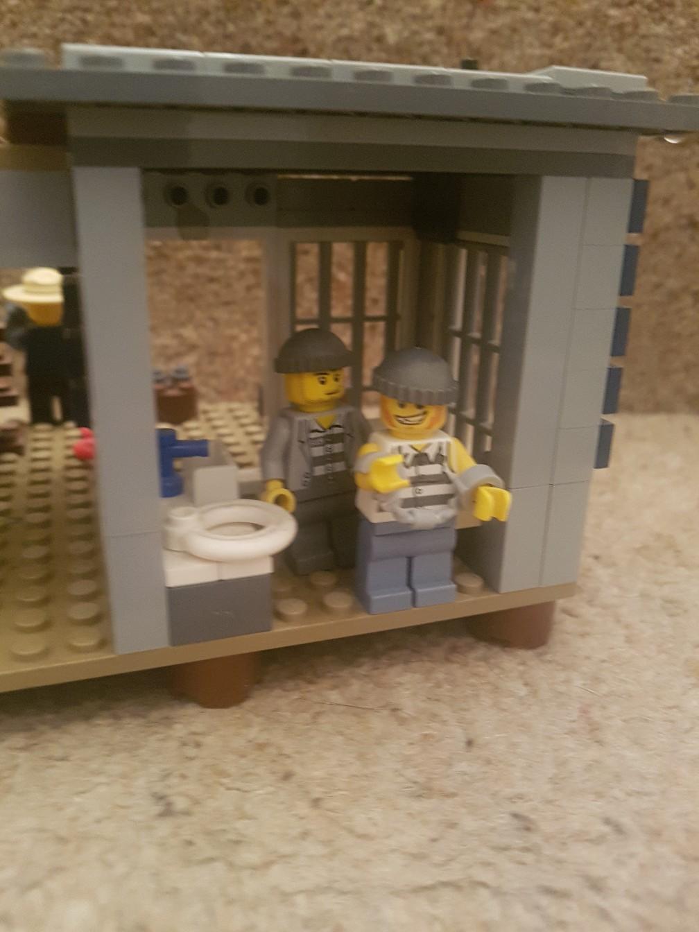 LEGO City Police station and Jail in DY1 Dudley für 22,00 £ zum Verkauf ...