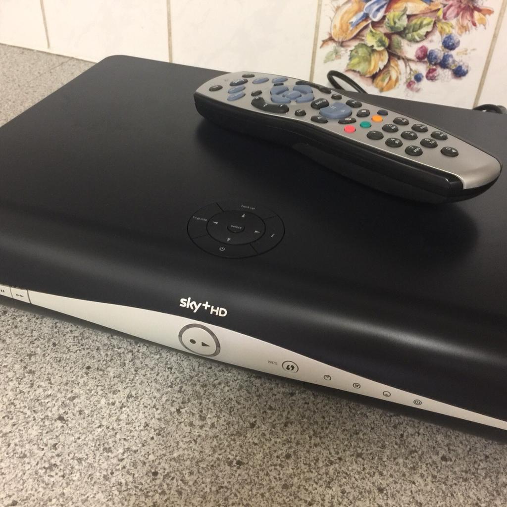 Sky plus + HD box with remote control & Modem in DY8 Dudley für £ 20,00 ...
