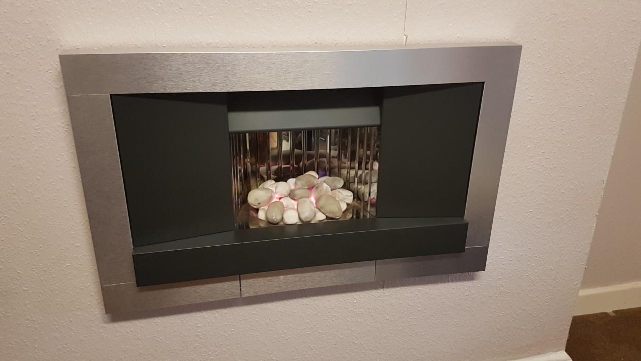 Gas Fire Built into wall pebble effect in LE5 Leicester für 99,00 £ zum ...