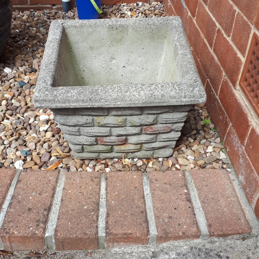 extremely heavy garden pot in WF3 Wakefield für 8,00 £ zum Verkauf ...