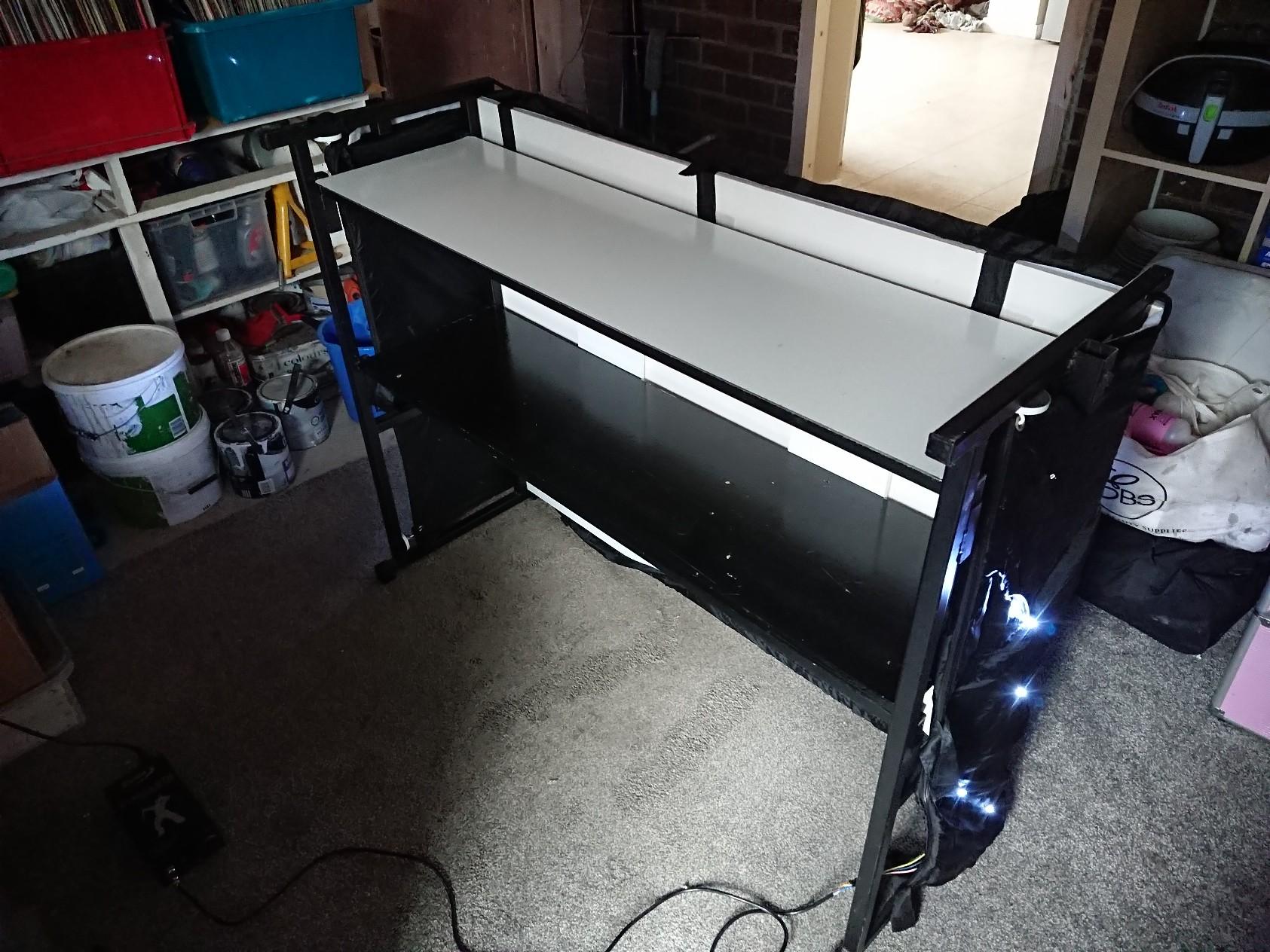 DJ Booth with star cloth in LS26 Leeds für £ 78,00 zum Verkauf | Shpock AT