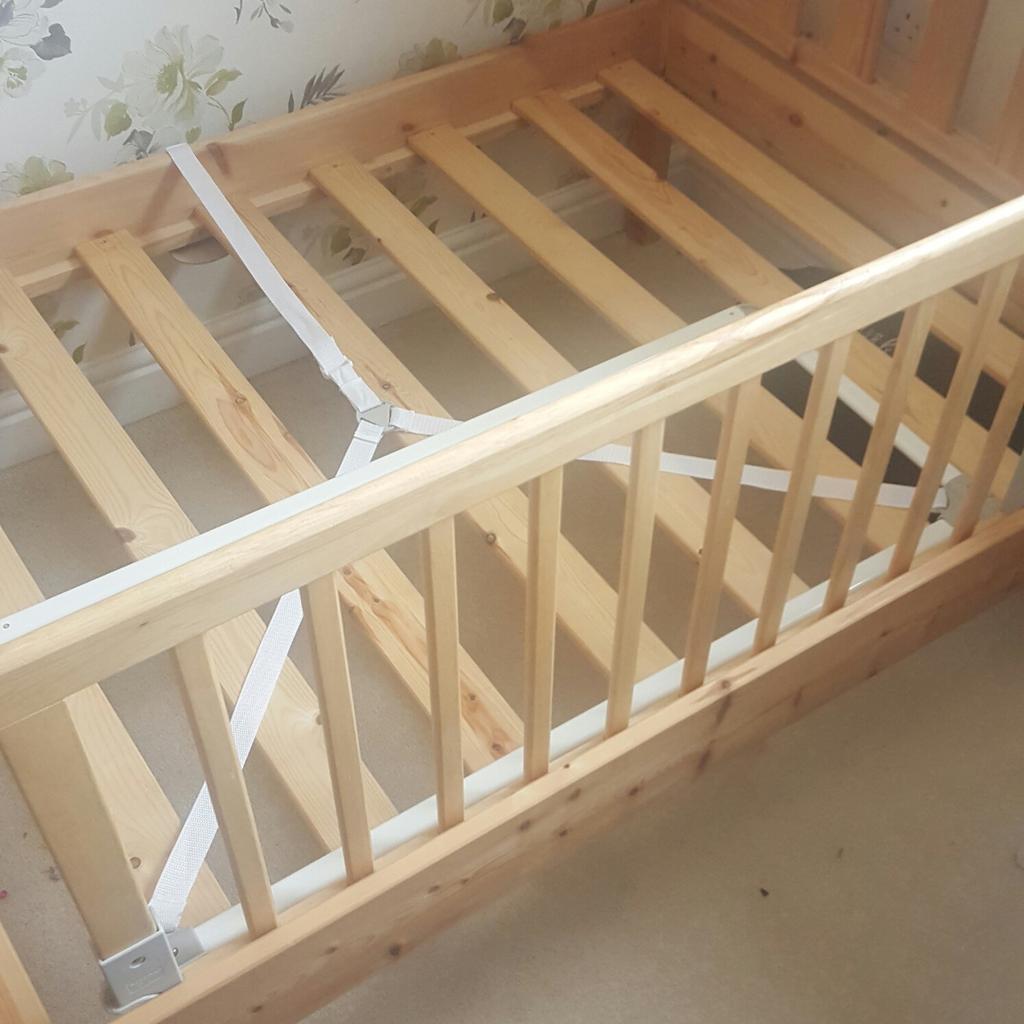 Wooden cot bed safety rail/guard in LS27 Leeds für £ 9,00 zum Verkauf ...