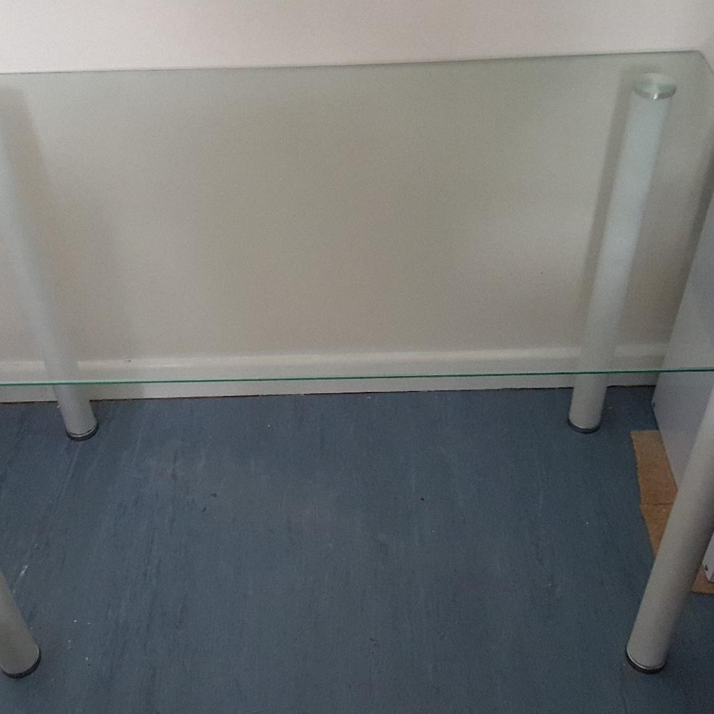 Glass dining table in Barnsley für 5,00 £ zum Verkauf | Shpock DE