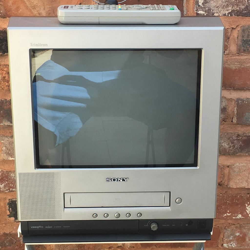 SONY TRINITRON KV-14FV1U COLOUR COMBI TV VHS in WS10 Walsall for £20.00 ...