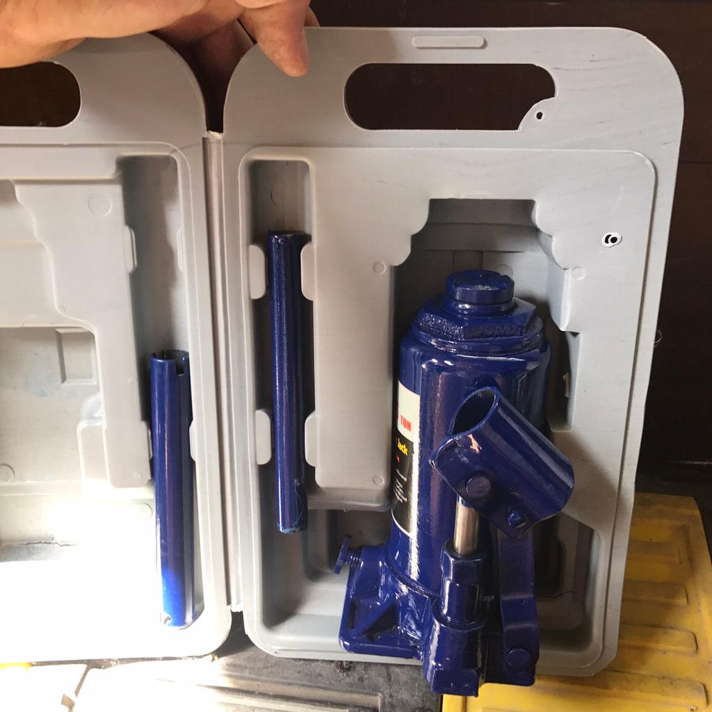 hydraulic jack for mercedes sprinter/wv craft in WD18 Watford für £ 25 ...