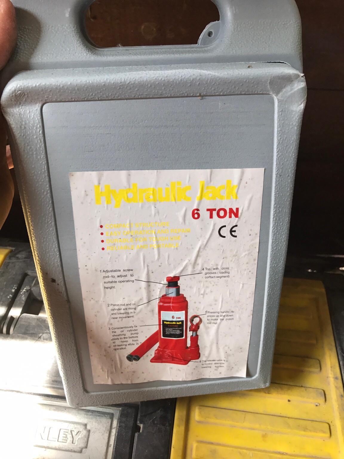 hydraulic jack for mercedes sprinter/wv craft in WD18 Watford für £ 25 ...