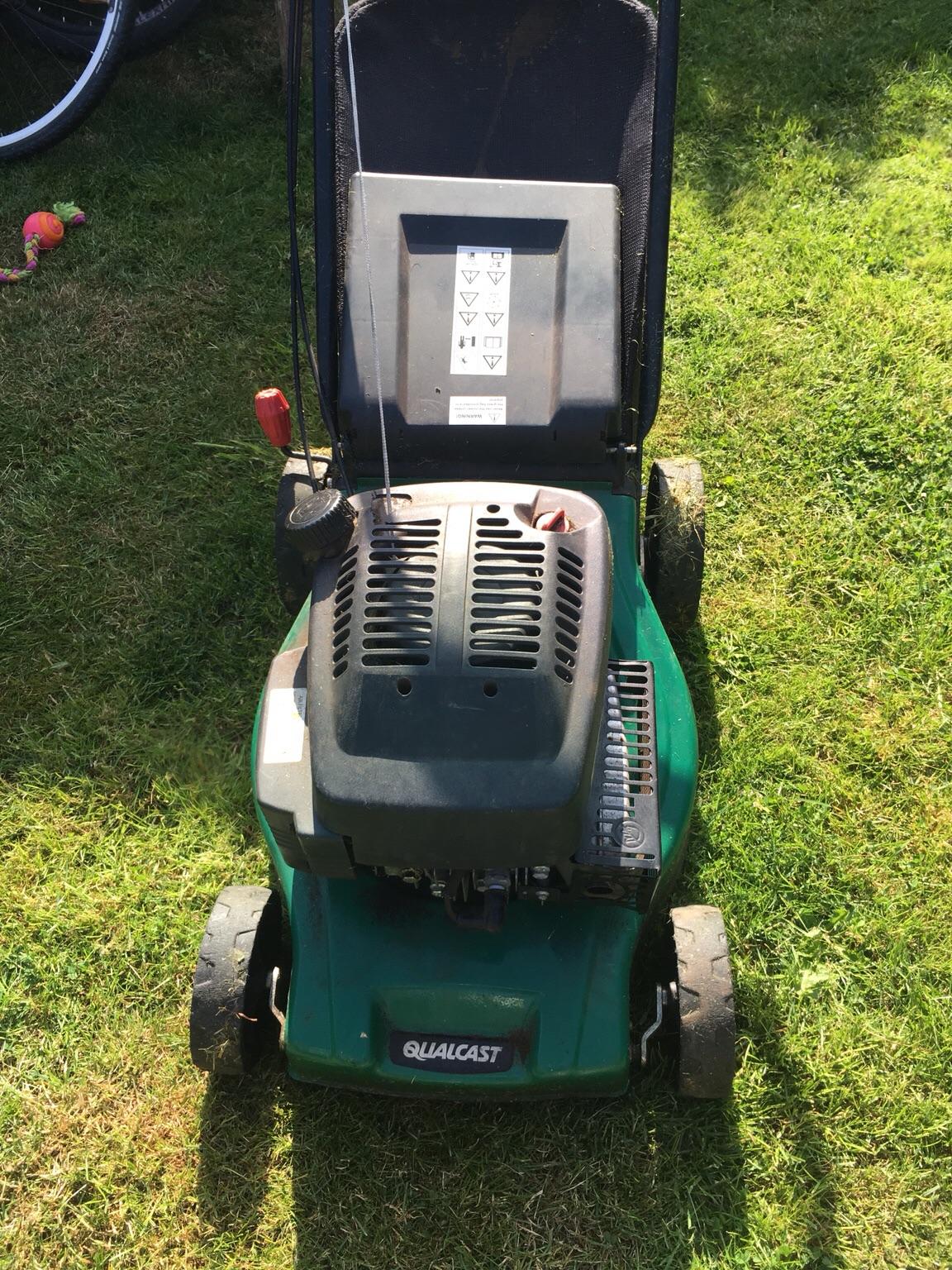 Qualcast petrol lawn mower in Doncaster für £ 40,00 zum Verkauf | Shpock AT