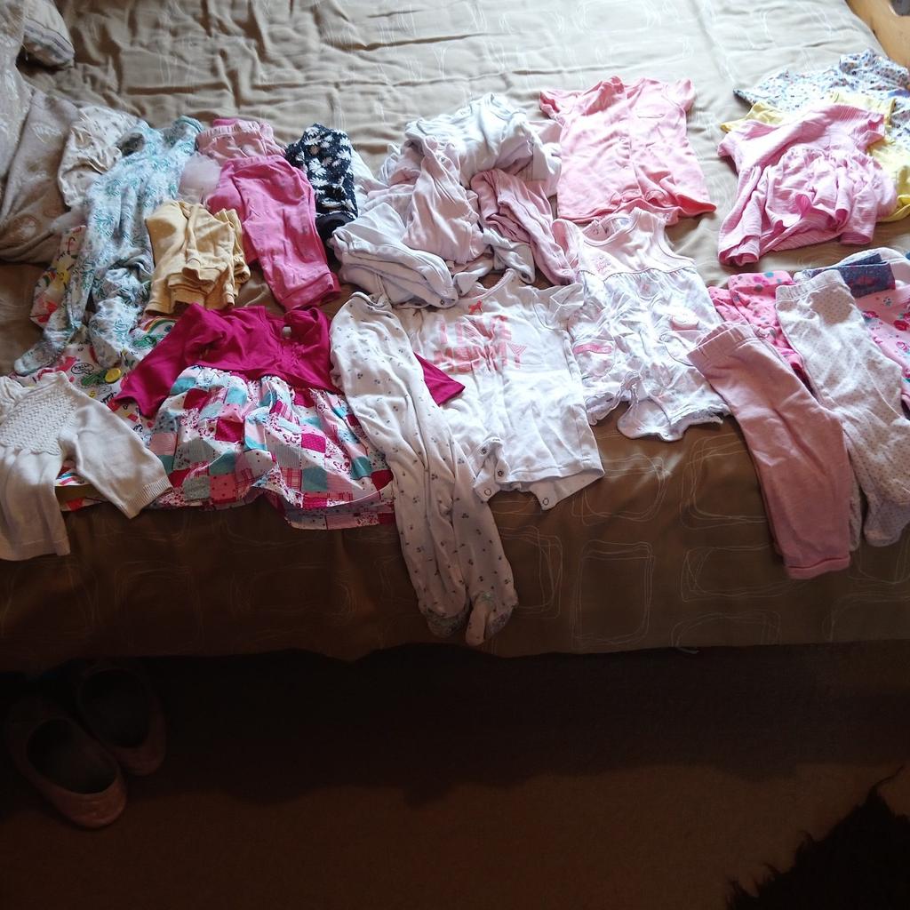 Girls clothes bundle 6-9 months in Stockport für 5,00 £ zum Verkauf ...