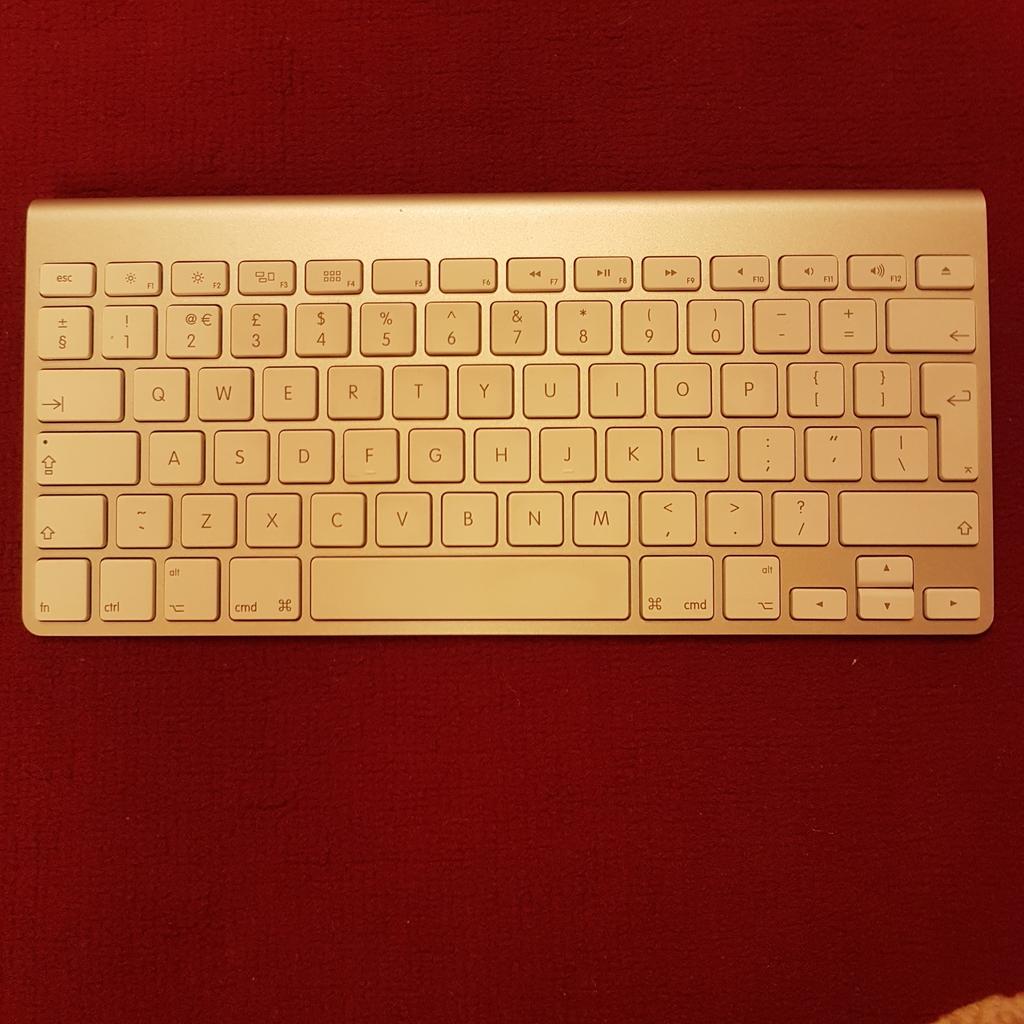 Apple Keyboard, Mouse and Wireless Charger in Epping Forest für 50,00 ...