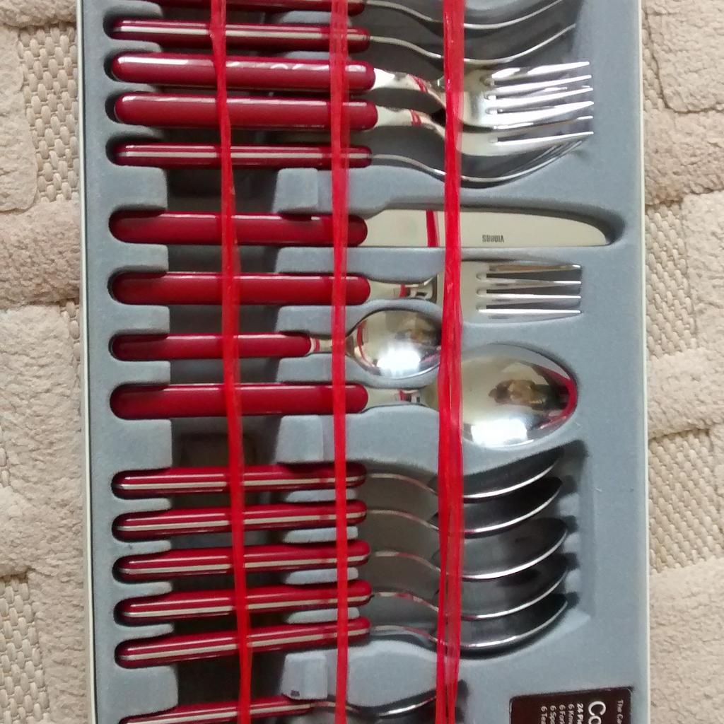 24 piece cutlery set with red handles. in WV14 Wolverhampton für £ 5,00 ...