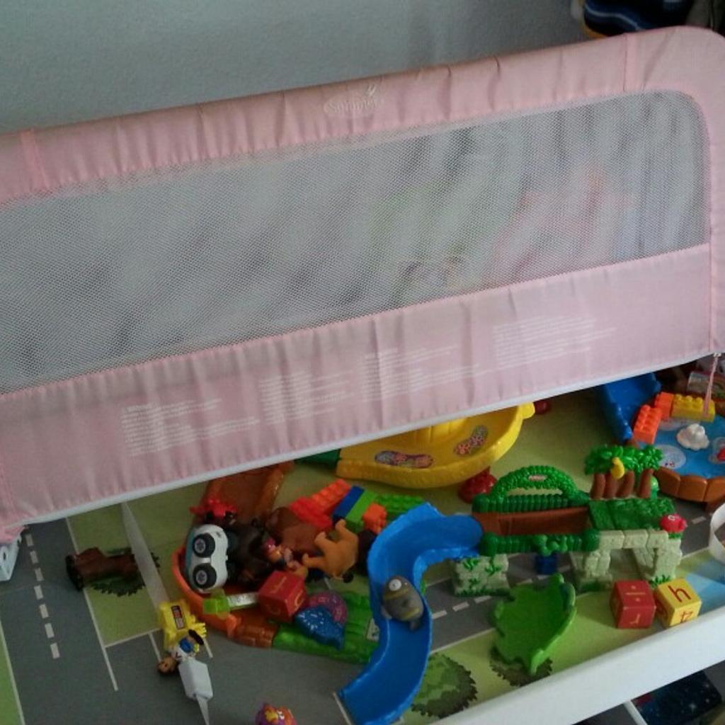 Pair of pink child bed guards in Stroud for £10.00 for sale | Shpock