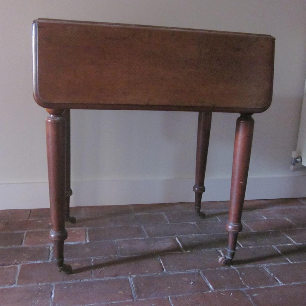 Victorian Dropfeaf mahogany Table in RH20 Horsham für £ 55,00 zum Verkauf | Shpock AT