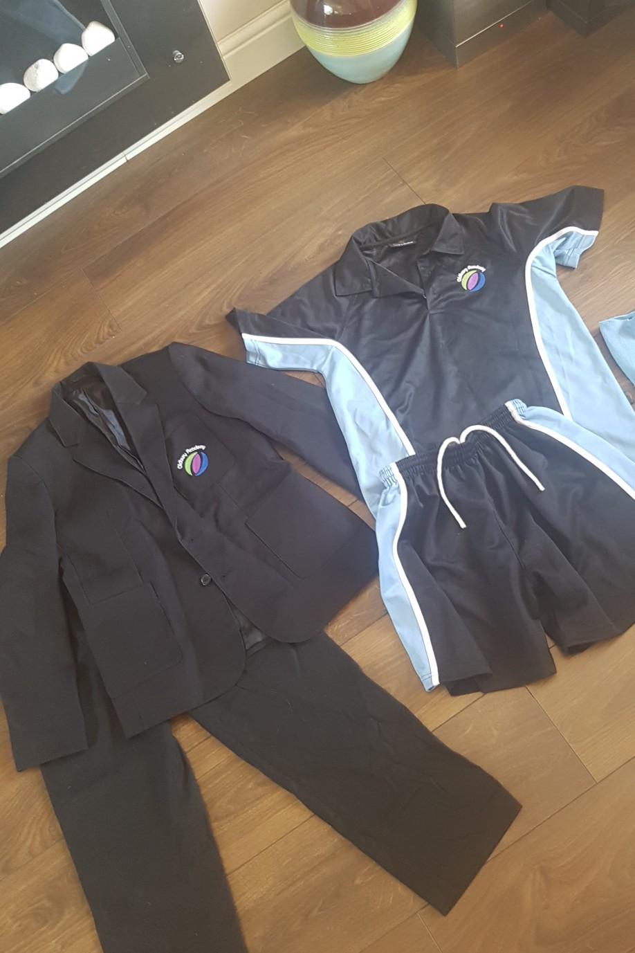 Oldbury Academy School and sport uniform in B67 Sandwell für 25,00 ...