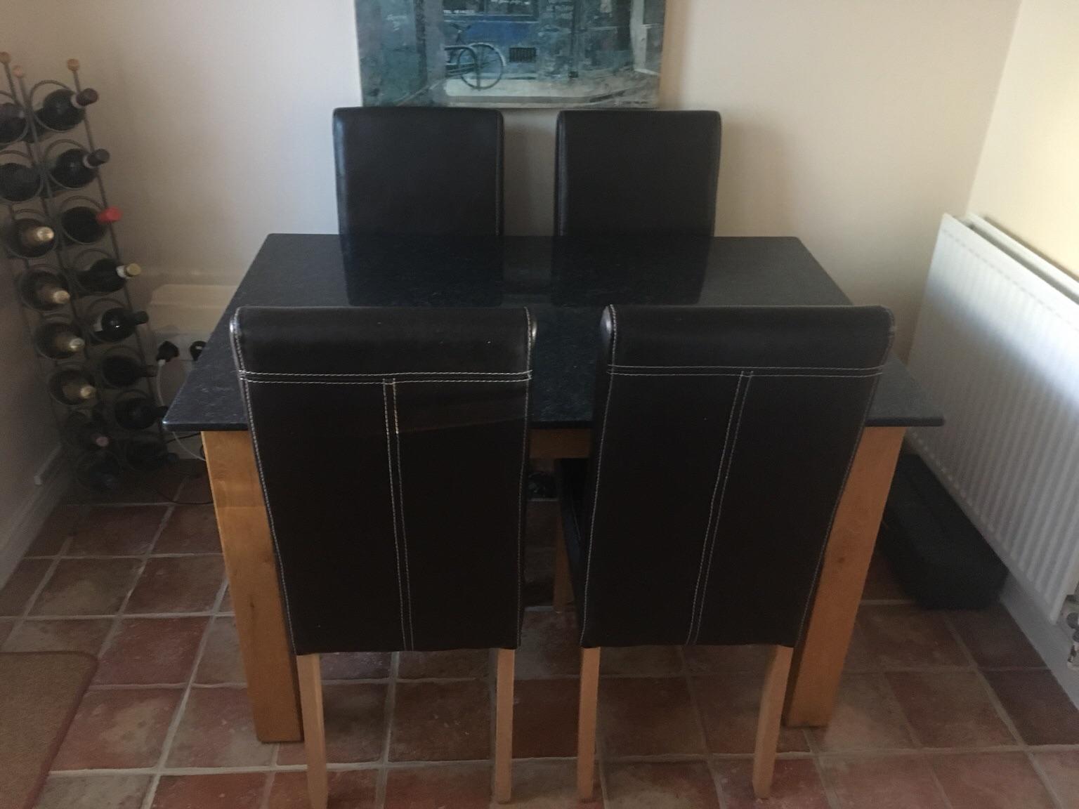 Polished granite dining table in WA5 Burtonwood für 150,00 £ zum ...