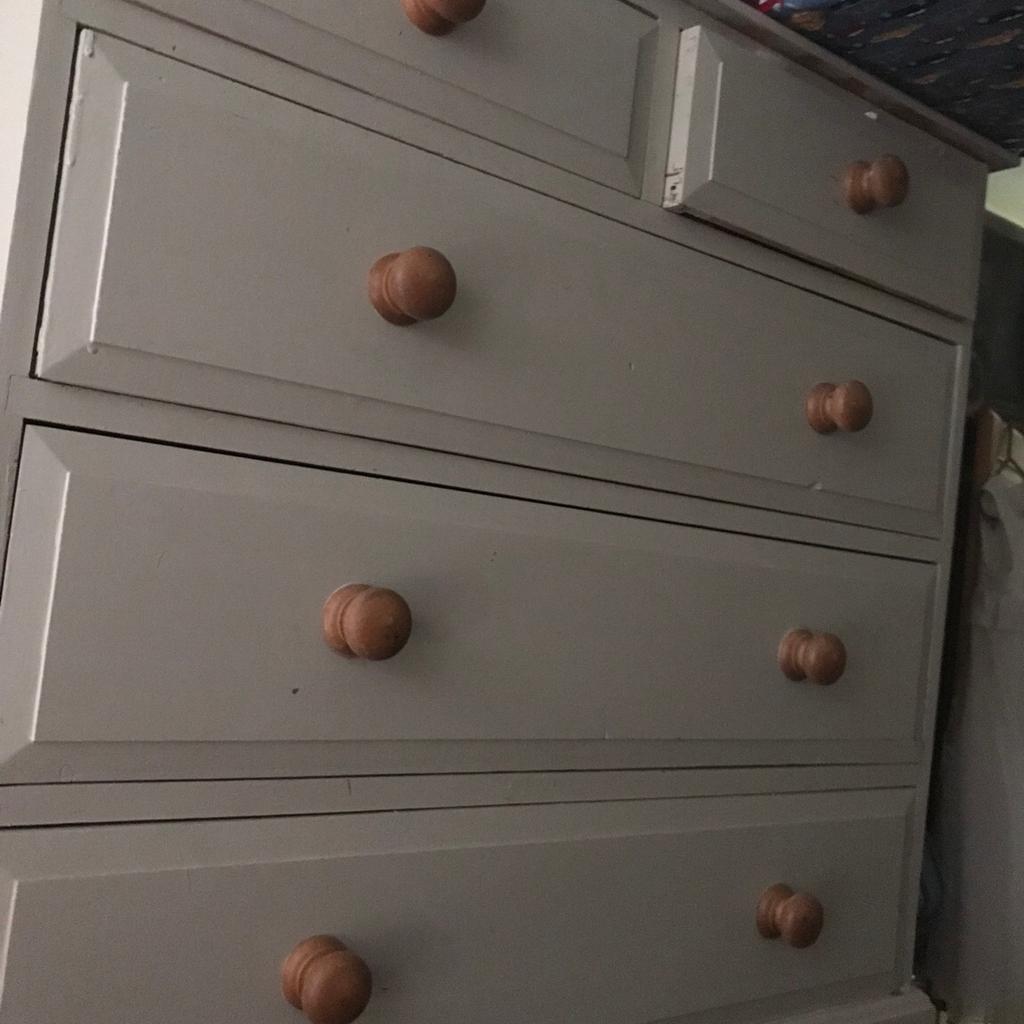 Solid chest of drawers in London Borough of Barking and Dagenham für 40 ...