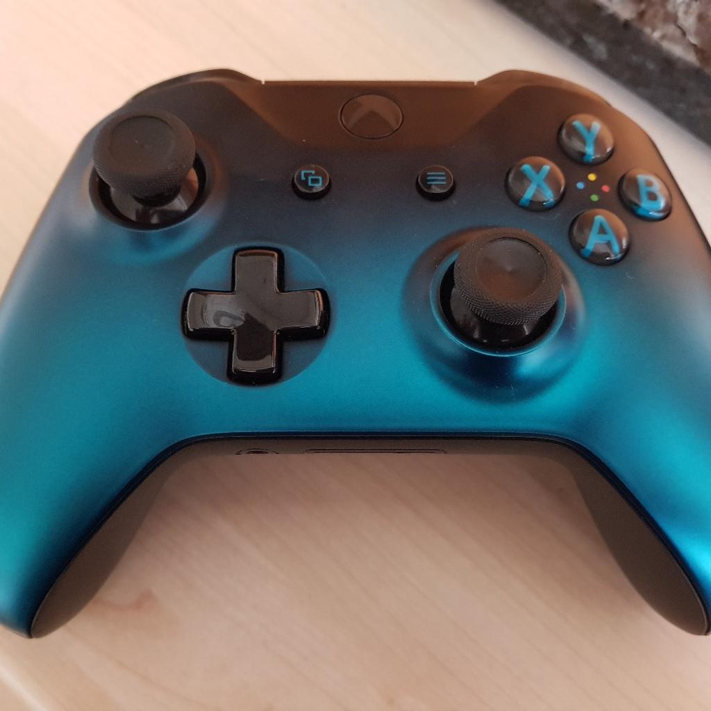 Limited Edition Official Xbox One Controller in Calderdale für 35,00 ...