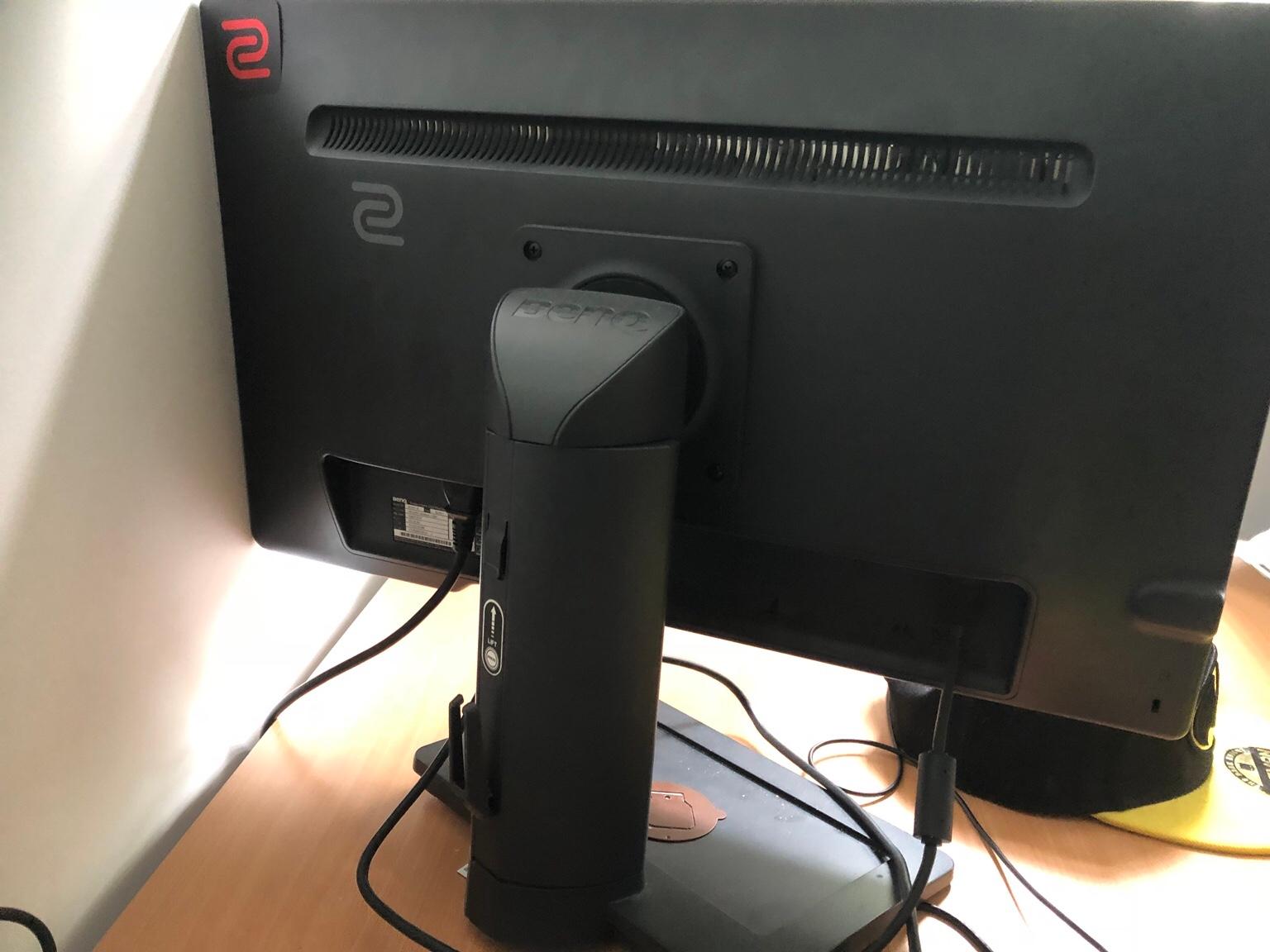 BenQ xl2411 GAMERMONITOR in 80939 München für 200,00 € zum Verkauf ...