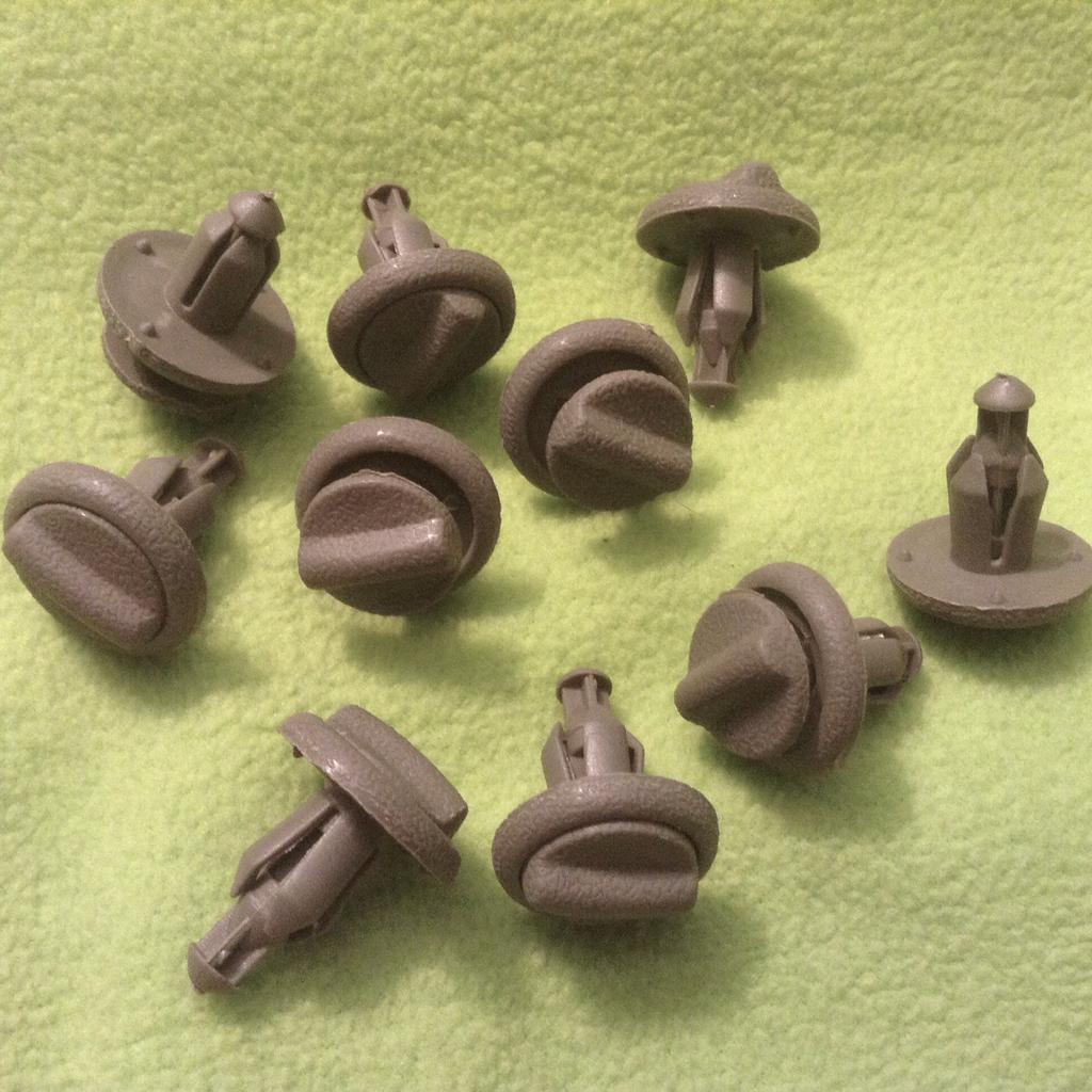 Nissan Juke Rear Parcel Shelf Clips - NEW in PE19 Neots für £ 5,00 zum ...