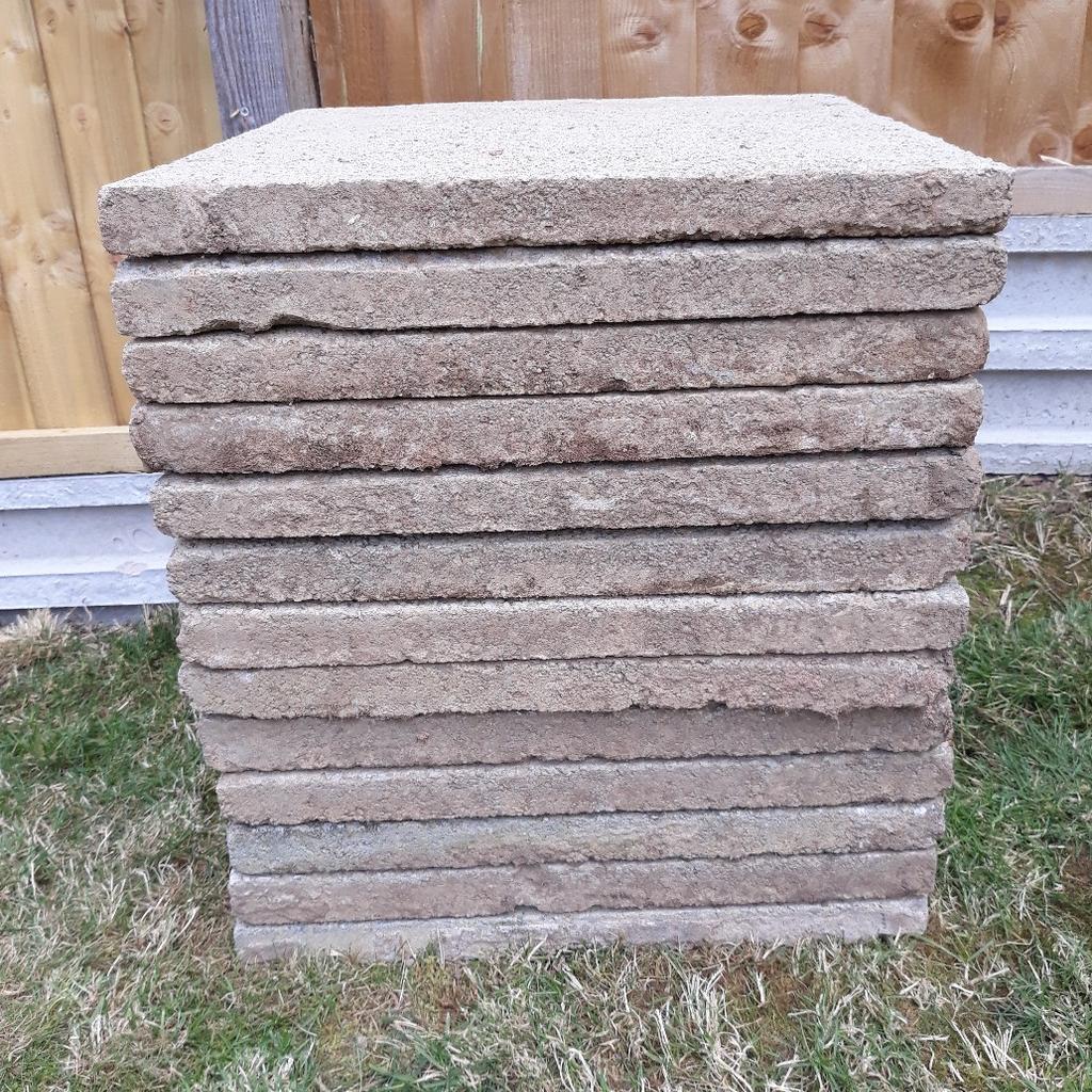 Slabs. 18 inch / 46 cm square in SY3 Shrewsbury für 1,00 £ zum Verkauf ...
