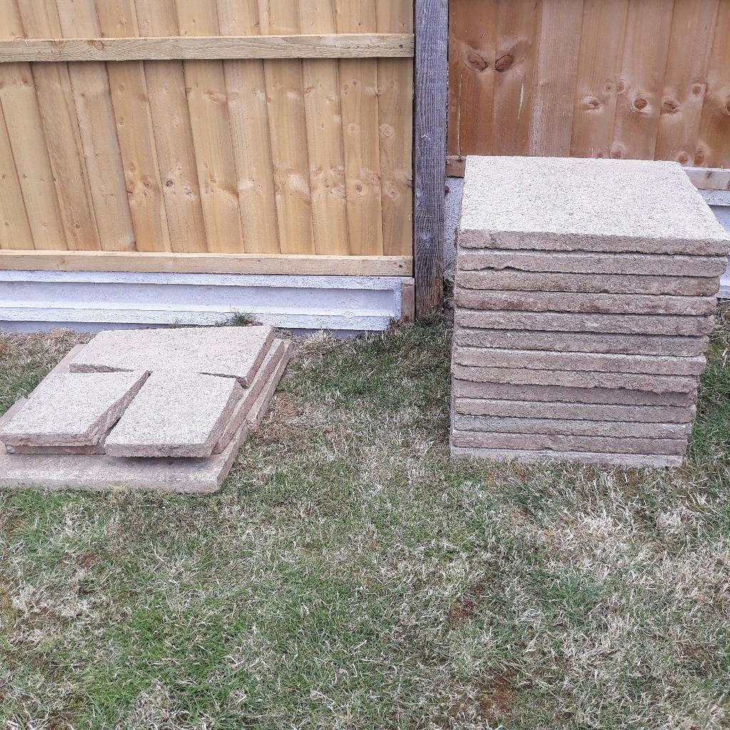 Slabs. 18 inch / 46 cm square in SY3 Shrewsbury für 1,00 £ zum Verkauf ...