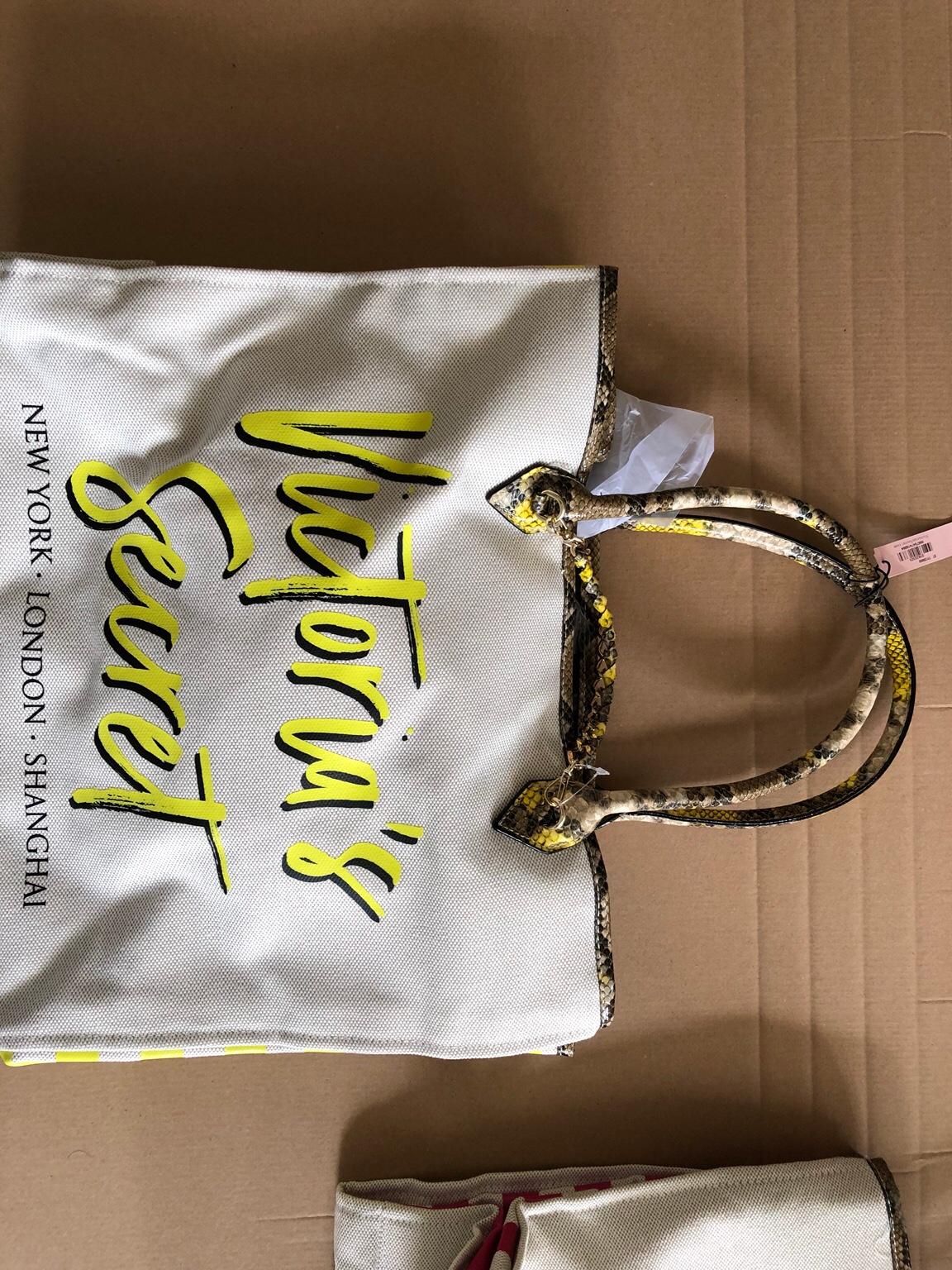 Victoria's Secret Taschen in 92224 Gailoh für 25,00 € zum Verkauf ...