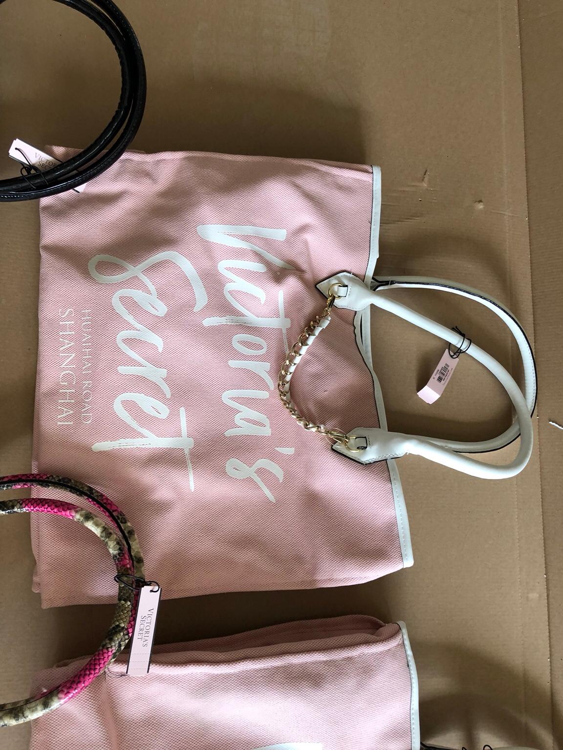 Victoria's Secret Taschen in 92224 Gailoh für 25,00 € zum Verkauf ...