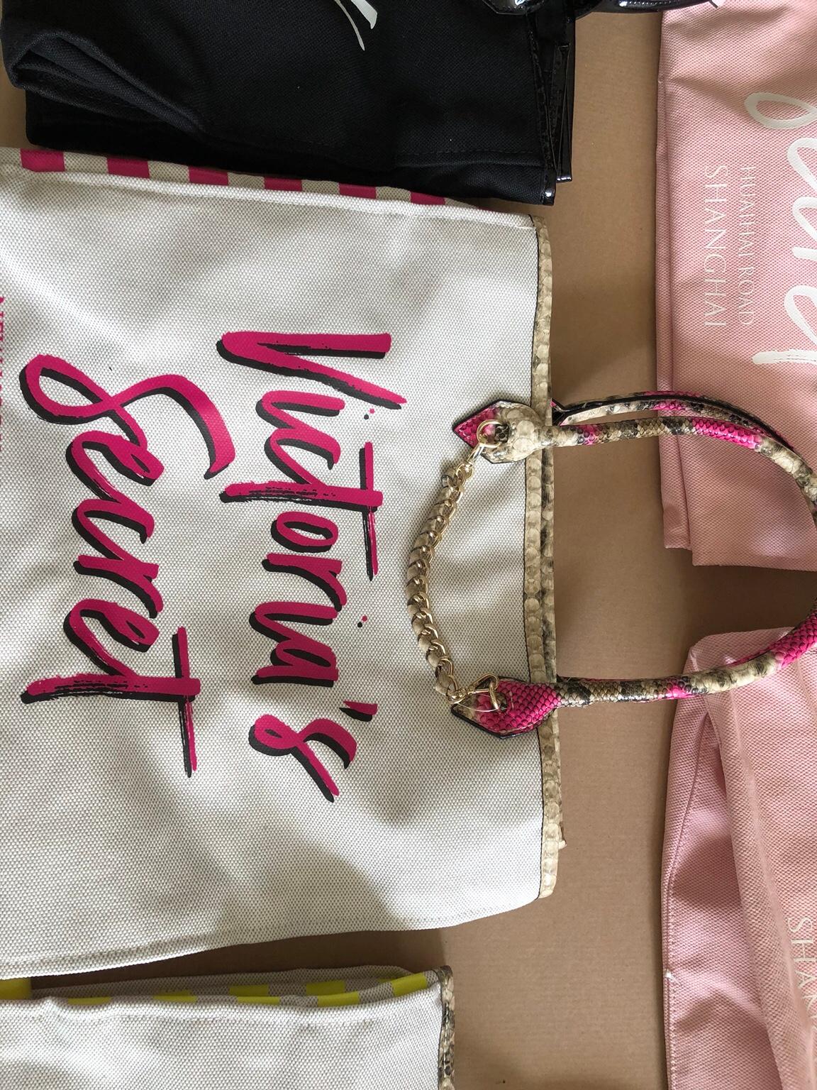 Victoria's Secret Taschen in 92224 Gailoh für 25,00 € zum Verkauf ...