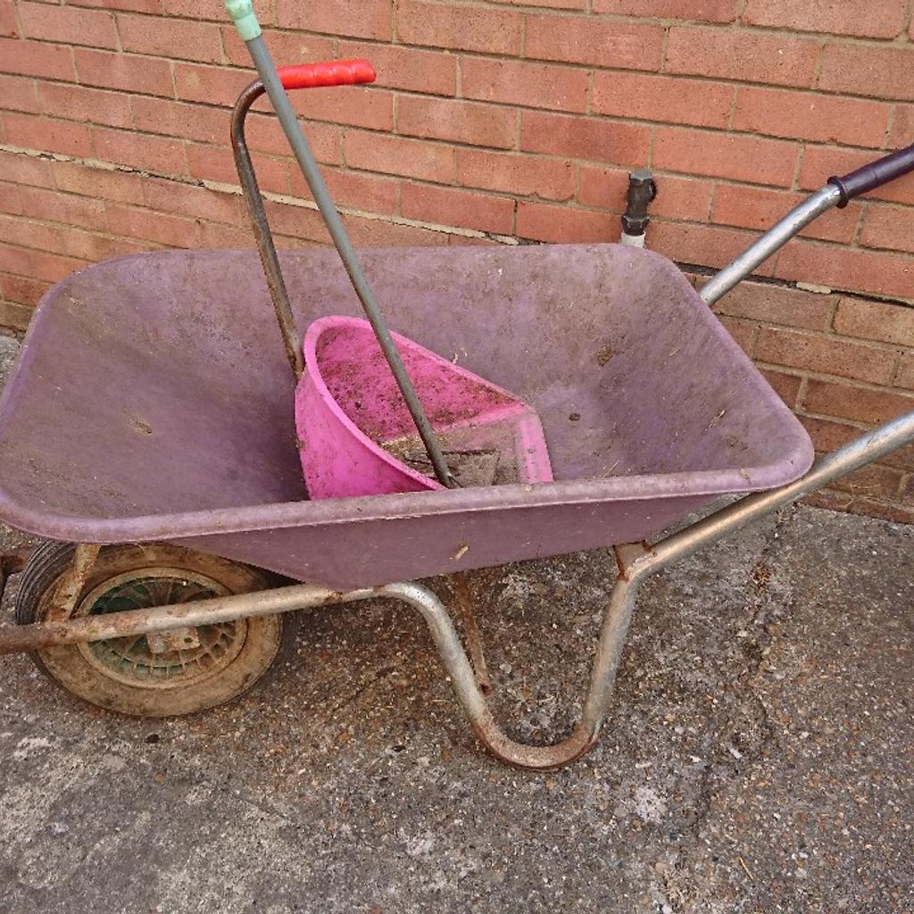 Wheelbarrow and poop scoop in TN24 Ashford für £ 30,00 zum Verkauf ...