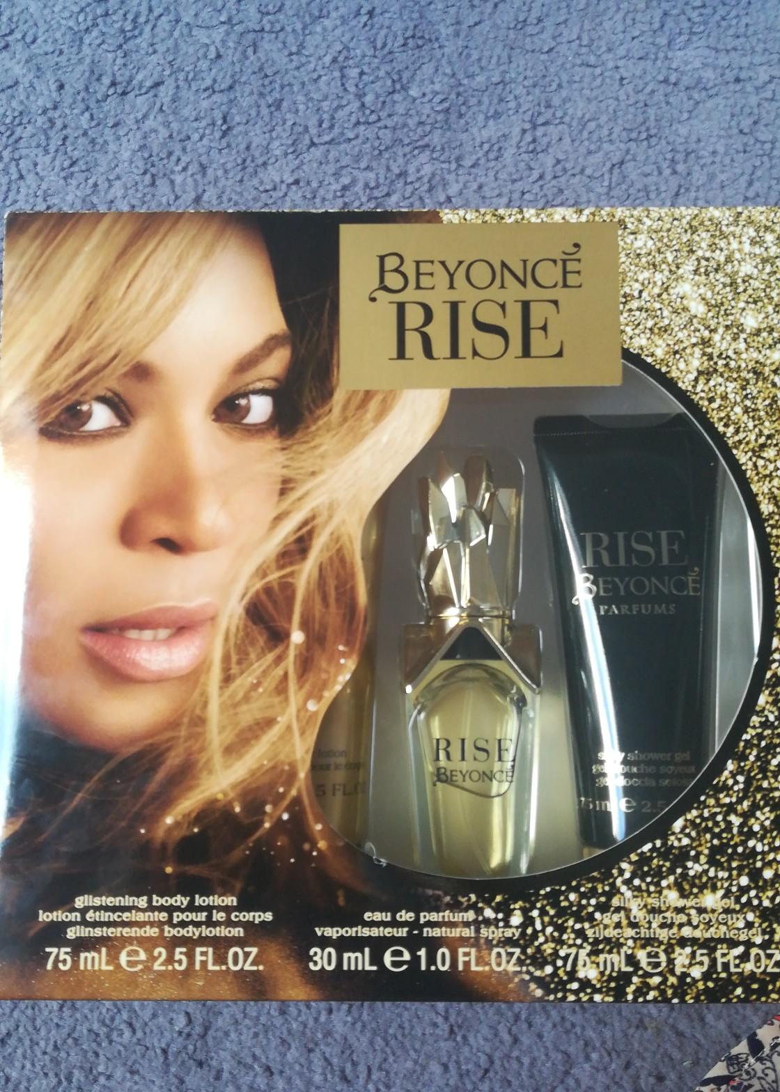 Beyonce Rise perfume set in E7 Newham für 7,00 £ zum Verkauf | Shpock DE