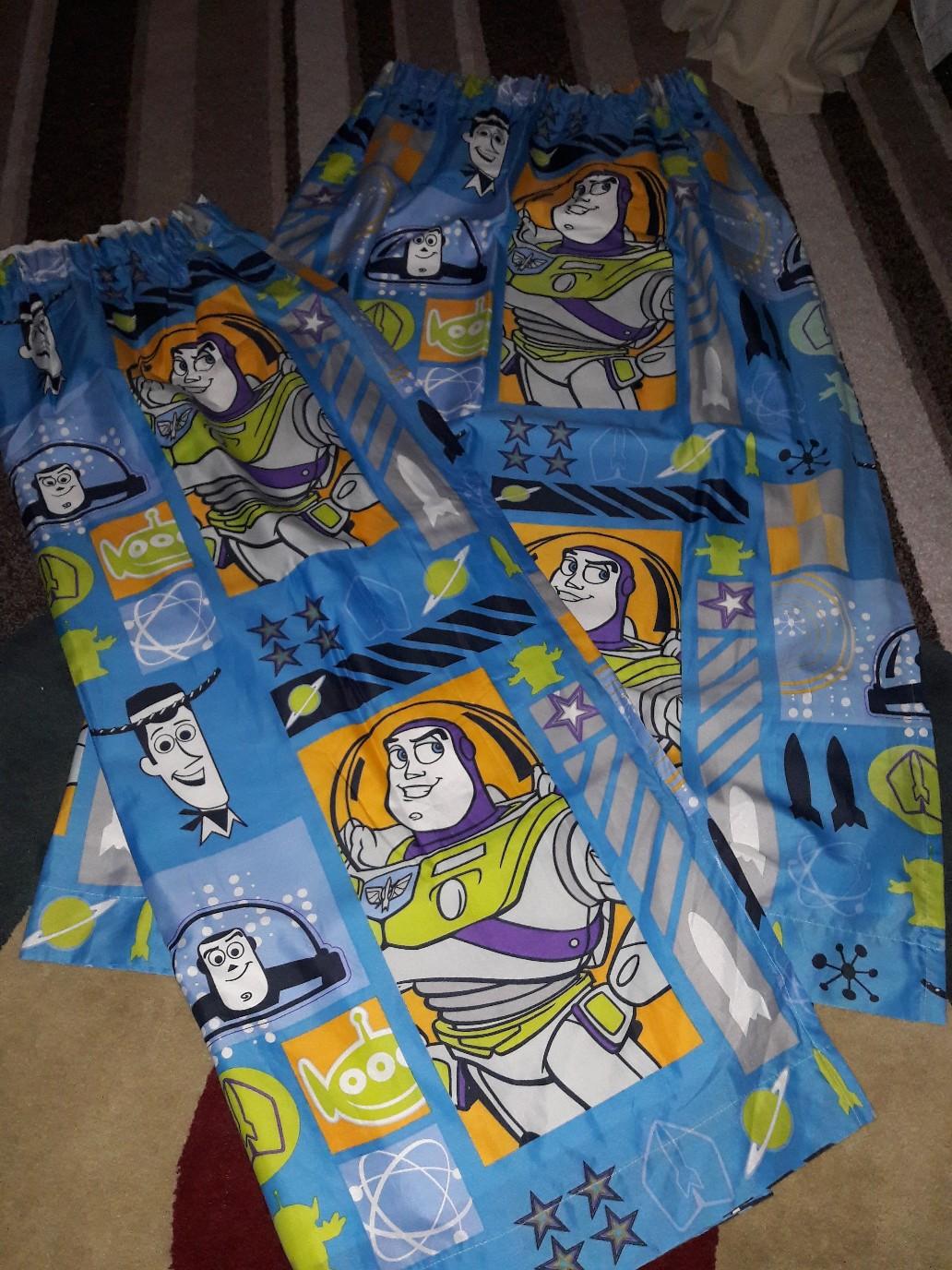 Toy story lined curtains in WF15 Kirklees für 6,00 £ zum Verkauf ...