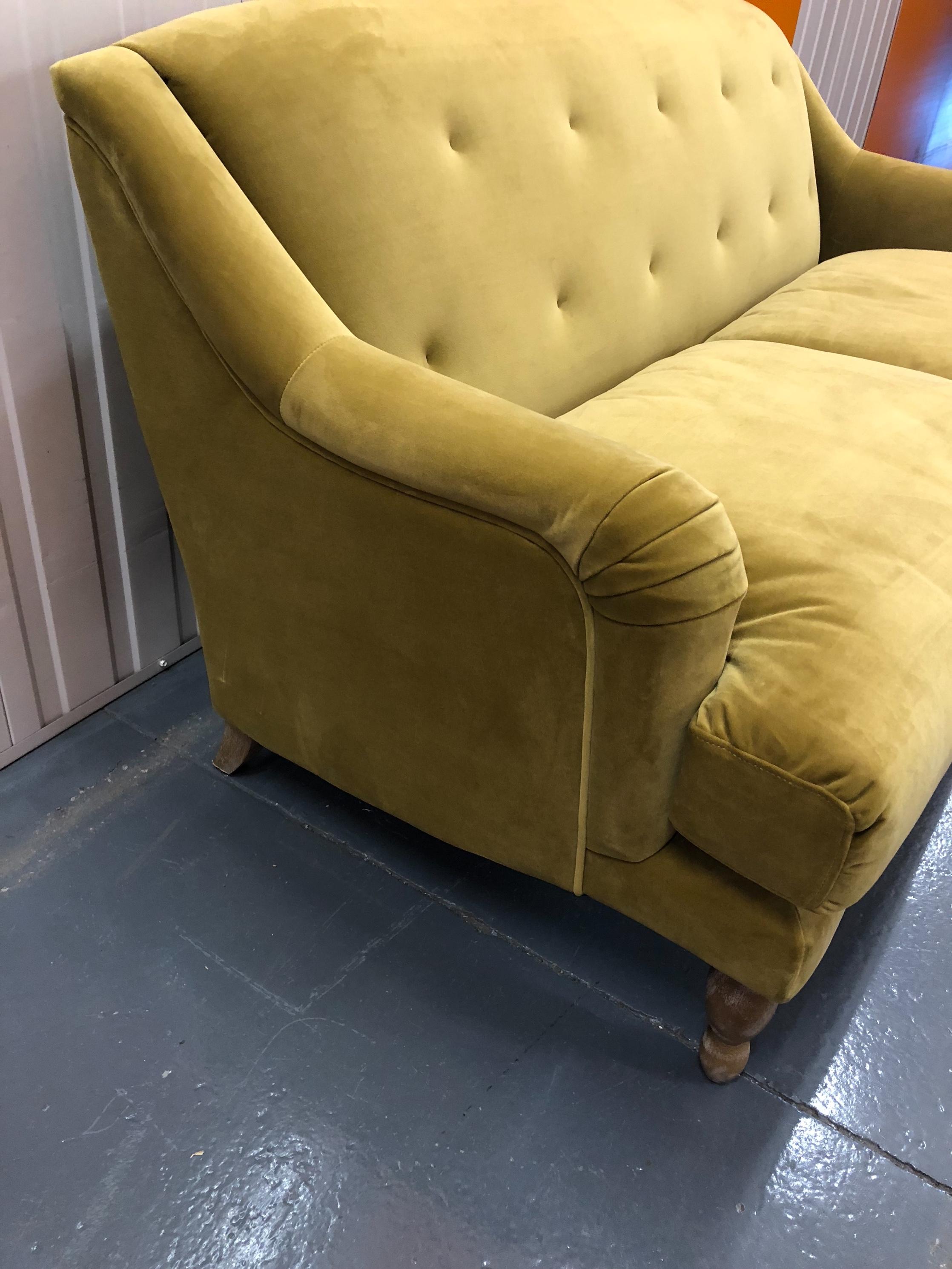 Made.com 2 seater sofa in Ochre Velvet in W4 Hounslow für 400,00 £ zum ...
