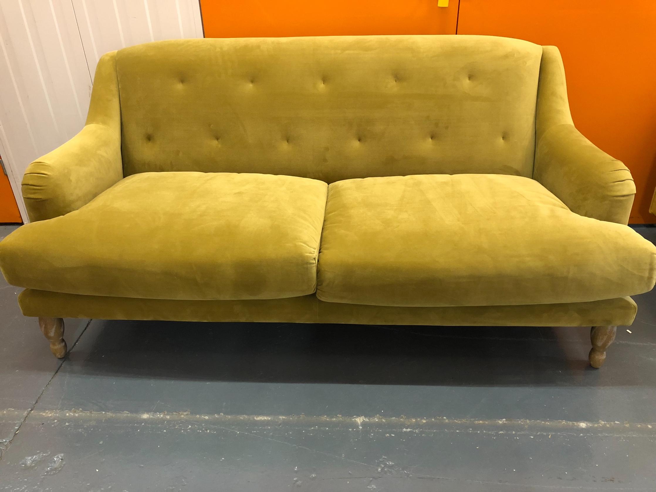 Made.com 2 seater sofa in Ochre Velvet in W4 Hounslow für 400,00 £ zum ...