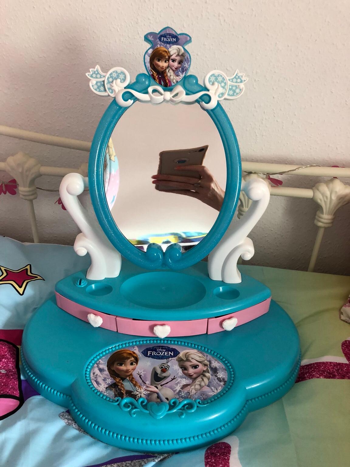 Frozen girls vanity mirror in IG8 Redbridge für £ 5,00 zum Verkauf ...