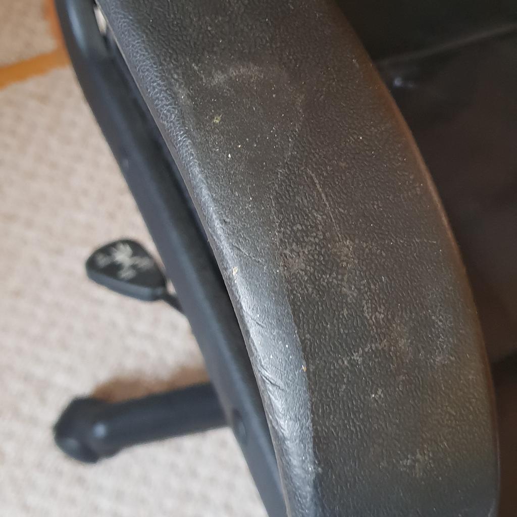 HEIGHT ADJUSTABLE/RECLINING OFFICE CHAIR in B15 Birmingham für £ 10,00 ...