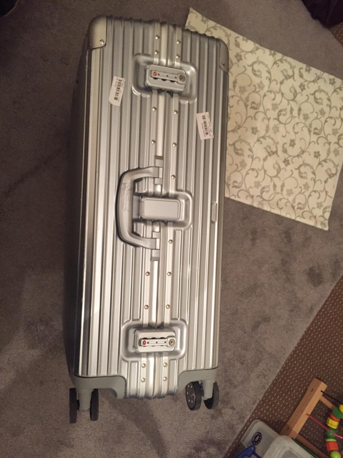 Rimowa suitcase replica pre owned in E14 Hamlets für 70,00 £ zum ...