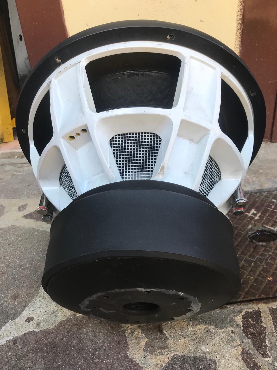 Subwoofer lfr 38cm 5000w Rms cad in 21055 Marnate für 350,00 € zum ...