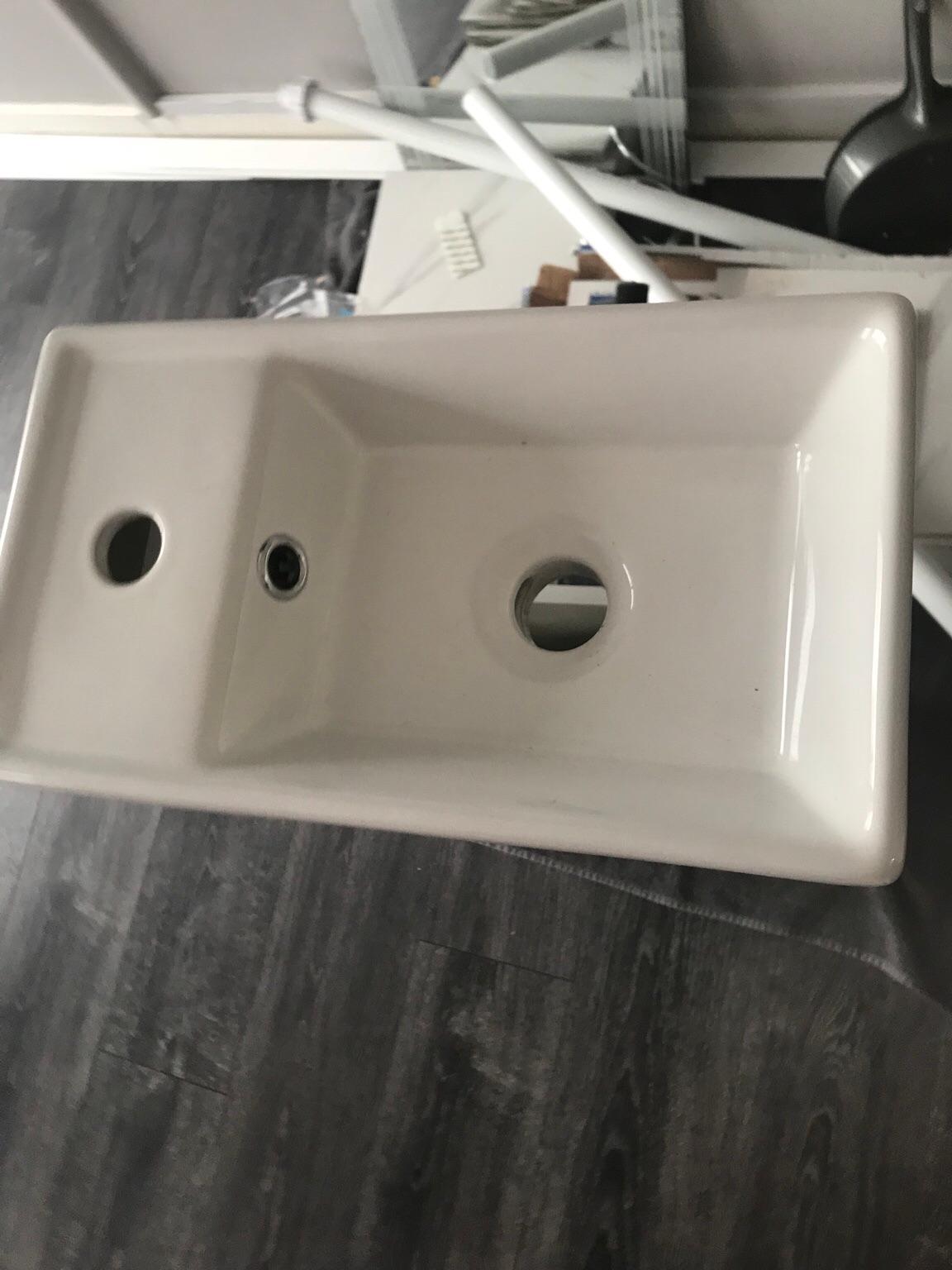 Sink cupboard vanity unit in London Borough of Havering für 25,00 £ zum ...