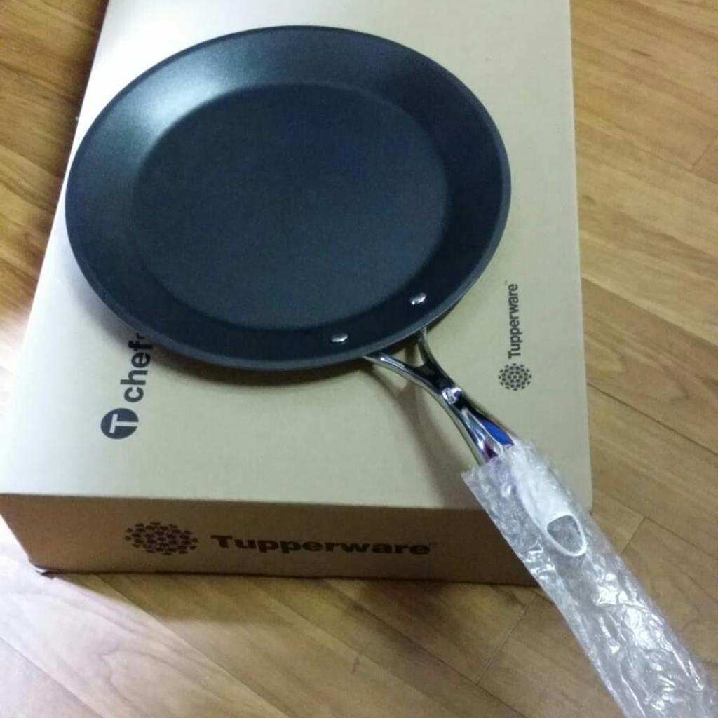 Tupperware Palatschinken Pfanne in 8413 für 80,00 € zum Verkauf | Shpock DE