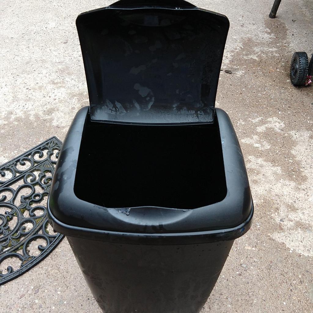 Black kitchen bin in ST4-Trent für 5,00 £ zum Verkauf | Shpock DE