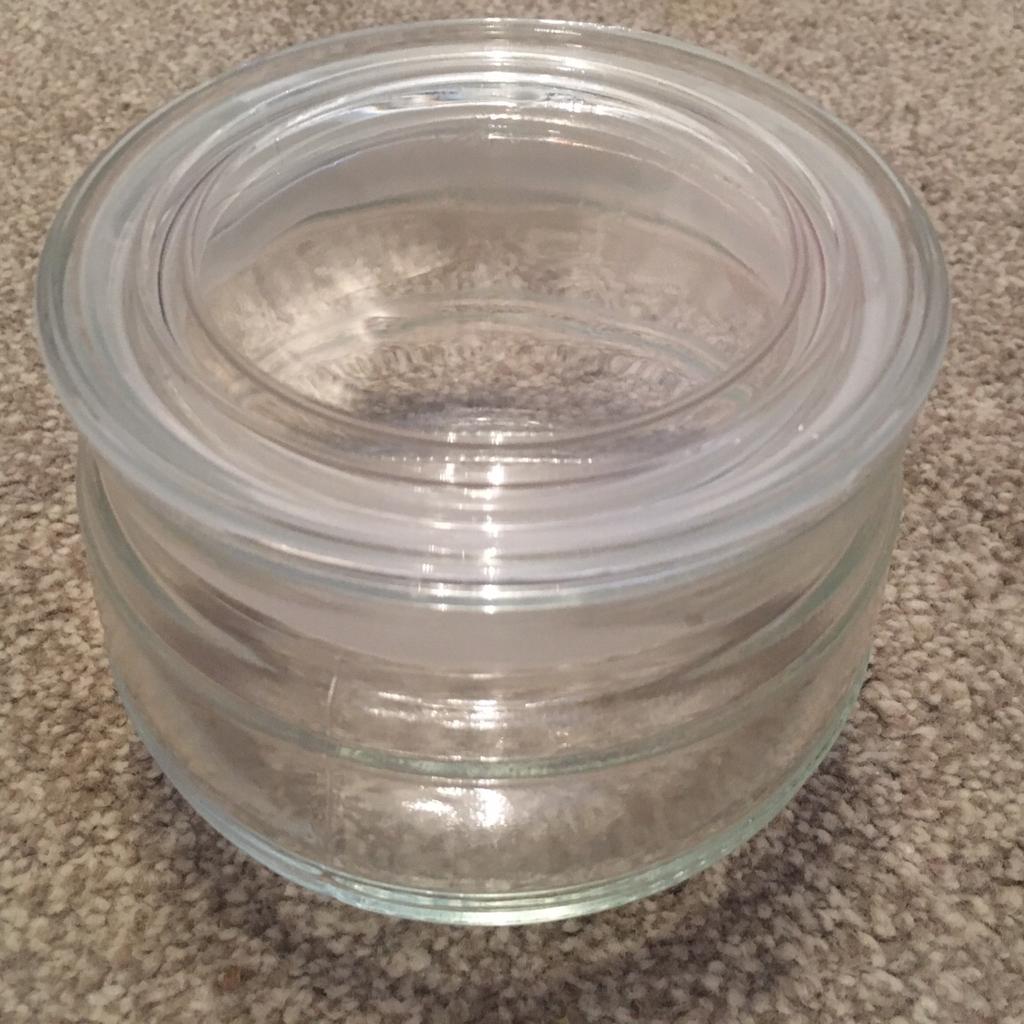 Unusual shape jar in CH60 Wirral für £ 1,00 zum Verkauf | Shpock AT