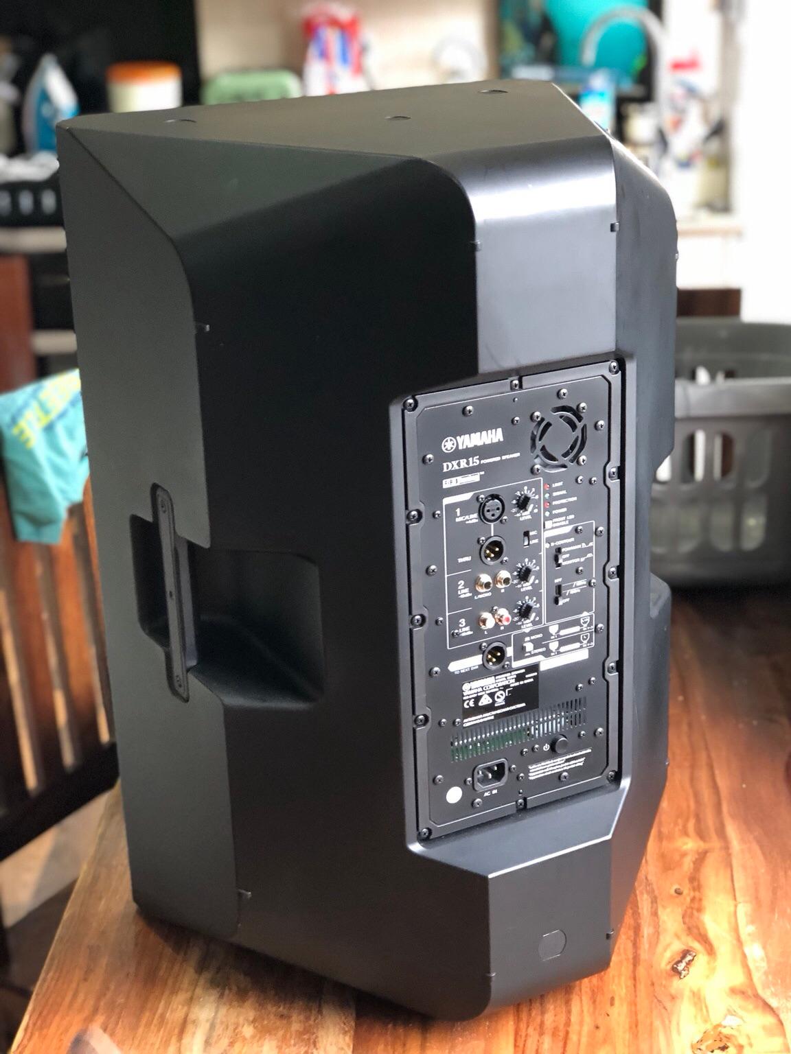 Yamaha DXR15 single cabinet in HD9 Kirklees für 350,00 £ zum Verkauf ...