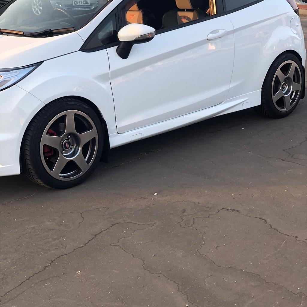 Alloy wheels 4x108 17" loads of tread on tyre in BN24 Eastbourne für £ ...