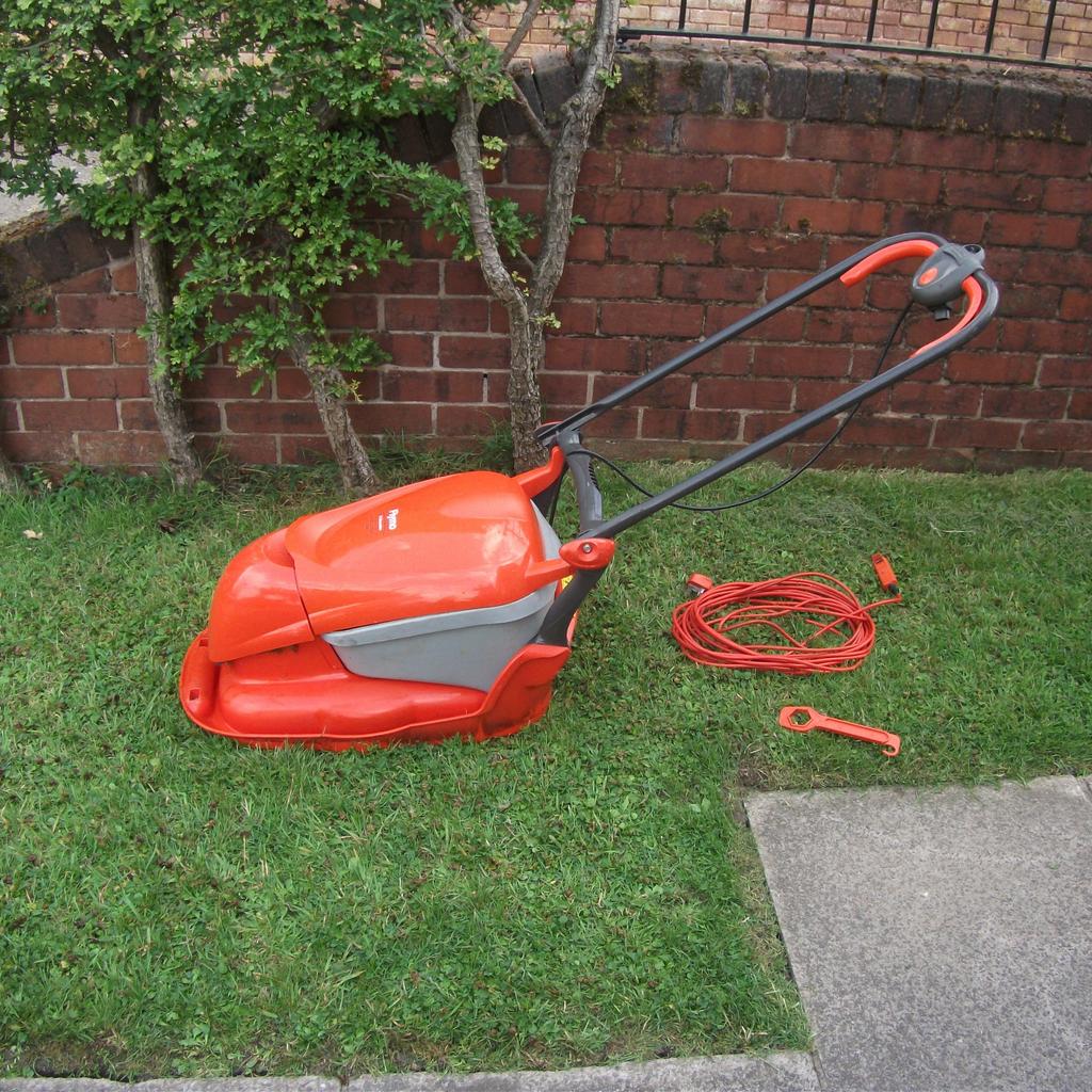 Flymo Lawn Mower in SK5 Stockport für 30,00 £ zum Verkauf | Shpock DE