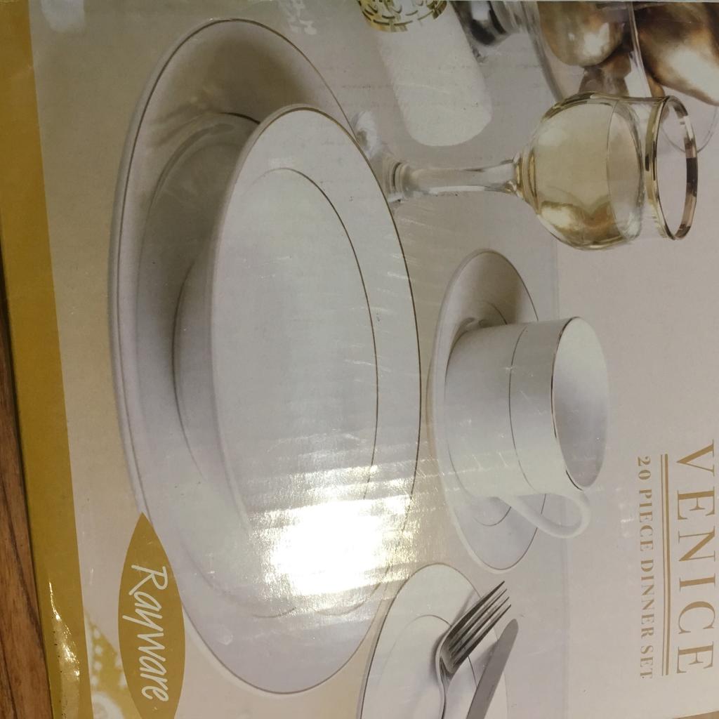 Dinner plate set. in SW16 London for £15.00 for sale | Shpock